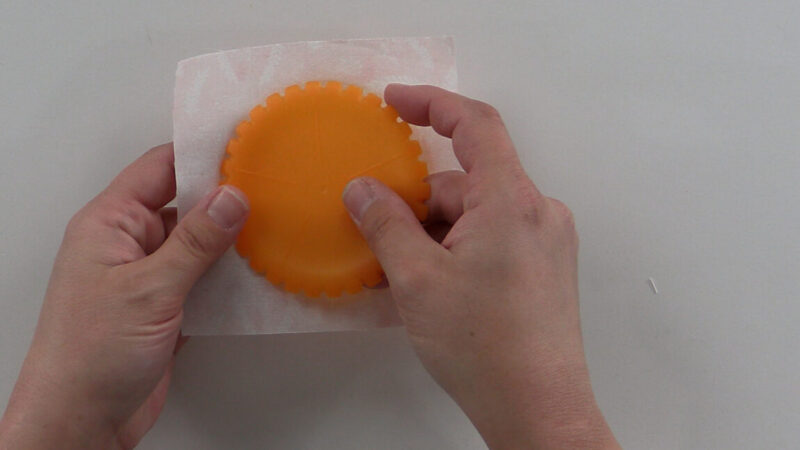 15 Minute Table Runner Tutorial with Yo-Yos with Stephanie Soebbing ...